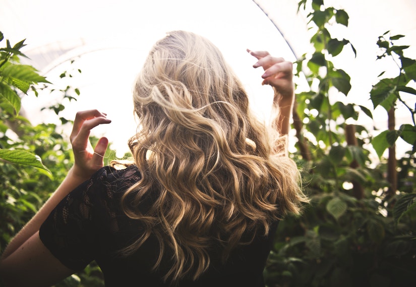 ¿Pelo quemado por el sol? Tips para recuperar su buen estado